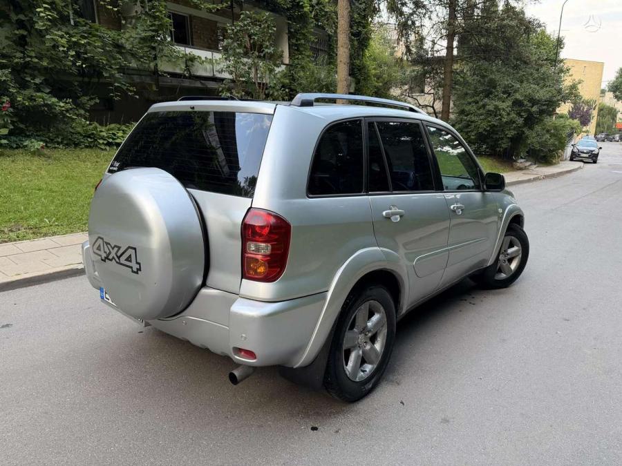 Grey Toyota RAV4 2005 in Vilnius, with an engine capacity of 2.00 L and mileage of 200 thousand km for 2999 €, photo 12 on AUTOMOTO.COM.LV