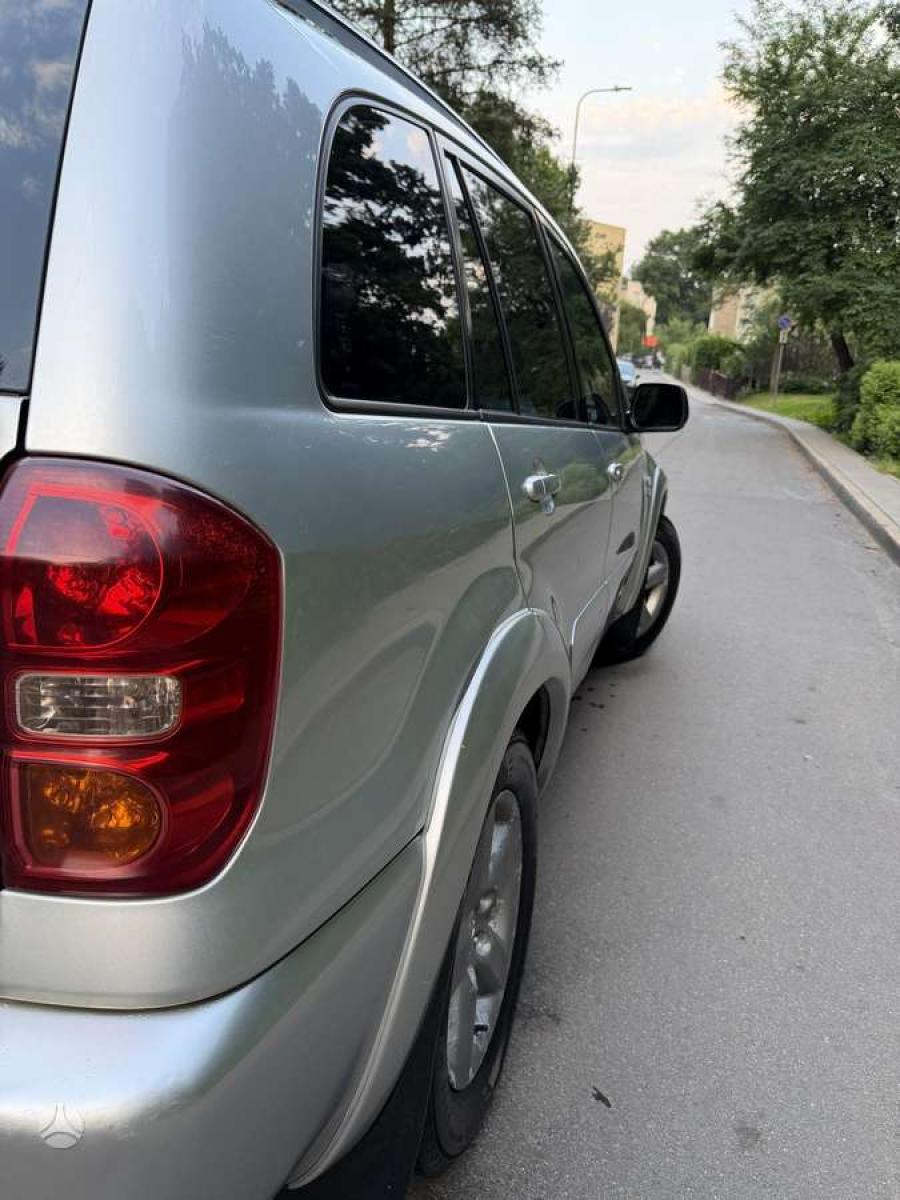 Grey Toyota RAV4 2005 in Vilnius, with an engine capacity of 2.00 L and mileage of 200 thousand km for 2999 €, photo 13 on AUTOMOTO.COM.LV