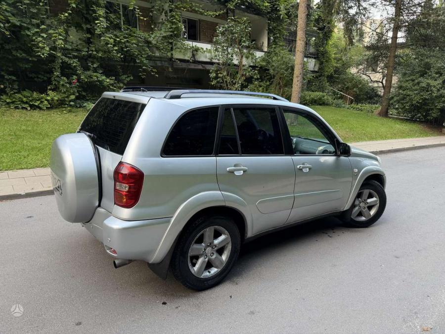 Grey Toyota RAV4 2005 in Vilnius, with an engine capacity of 2.00 L and mileage of 200 thousand km for 2999 €, photo 14 on AUTOMOTO.COM.LV