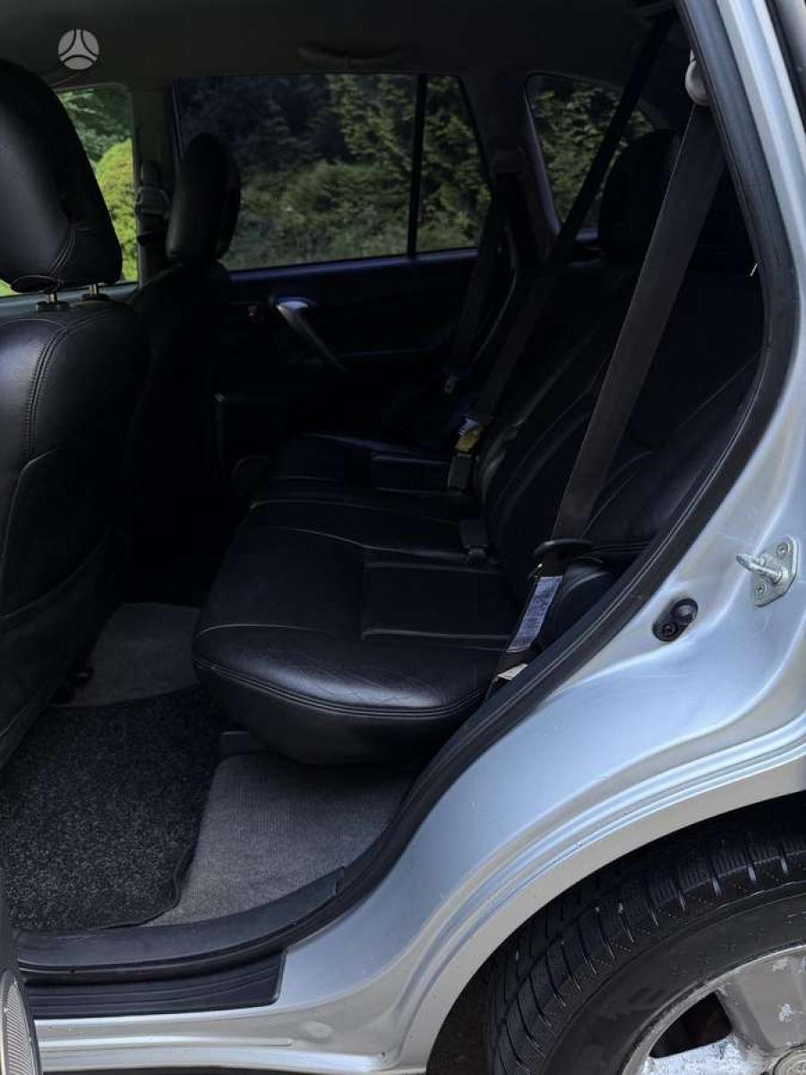 Grey Toyota RAV4 2005 in Vilnius, with an engine capacity of 2.00 L and mileage of 200 thousand km for 2999 €, photo 19 on AUTOMOTO.COM.LV
