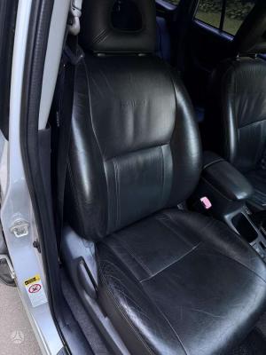 Grey Toyota RAV4 2005 in Vilnius, with an engine capacity of 2.00 L and mileage of 200 thousand km for 2999 €, photo 24 on AUTOMOTO.COM.LV