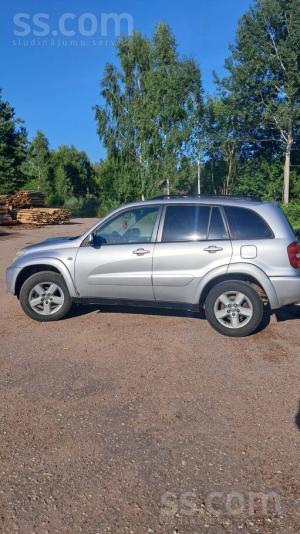 Pelēks Toyota RAV4 2005 Daugavpils, ar dzinēja tilpumu 2.00 L un nobraukumu 244 tūkst. km par 1850 €, foto 3 vietnē AUTOMOTO.COM.LV