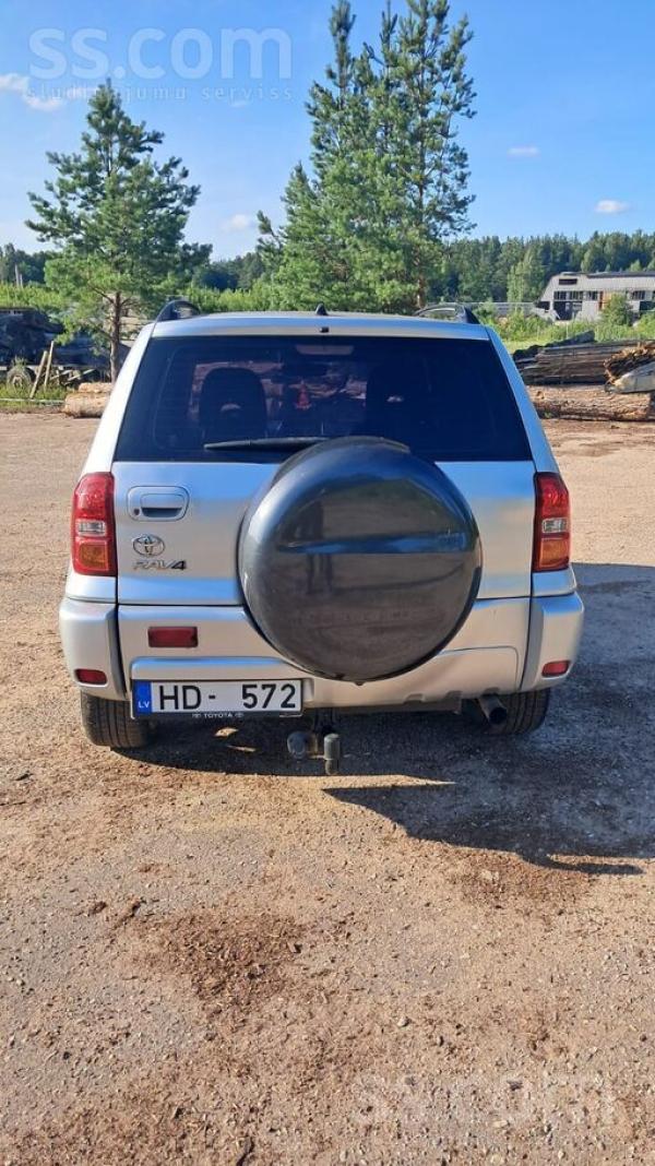 Pelēks Toyota RAV4 2005 Daugavpils, ar dzinēja tilpumu 2.00 L un nobraukumu 244 tūkst. km par 1850 €, foto 3 vietnē AUTOMOTO.COM.LV