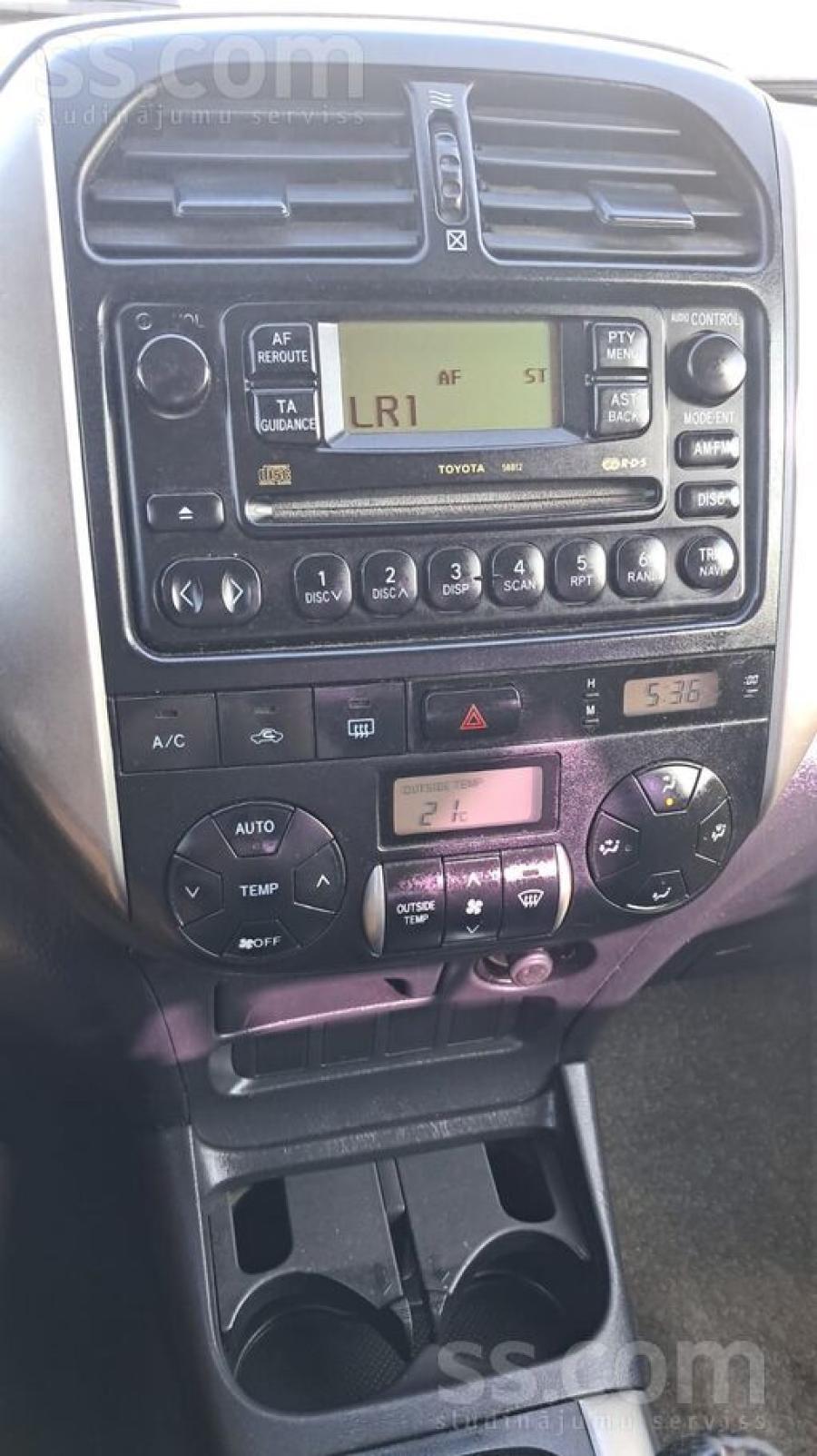 Pelēks Toyota RAV4 2005 Daugavpils, ar dzinēja tilpumu 2.00 L un nobraukumu 244 tūkst. km par 1850 €, foto 11 vietnē AUTOMOTO.COM.LV