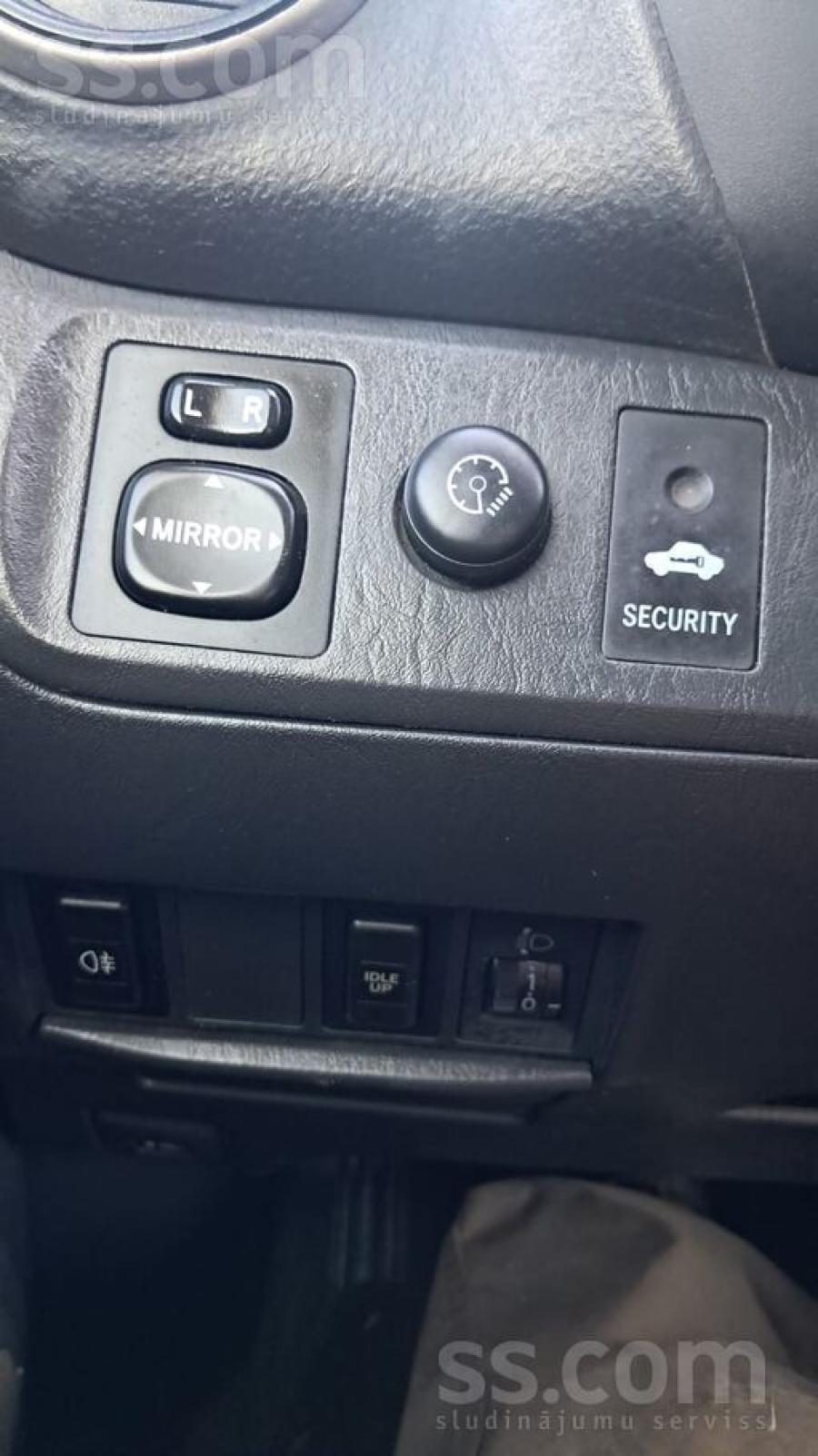 Pelēks Toyota RAV4 2005 Daugavpils, ar dzinēja tilpumu 2.00 L un nobraukumu 244 tūkst. km par 1850 €, foto 12 vietnē AUTOMOTO.COM.LV