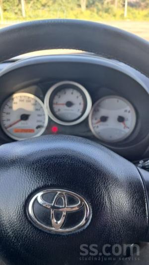 Pelēks Toyota RAV4 2005 Daugavpils, ar dzinēja tilpumu 2.00 L un nobraukumu 244 tūkst. km par 1850 €, foto 14 vietnē AUTOMOTO.COM.LV