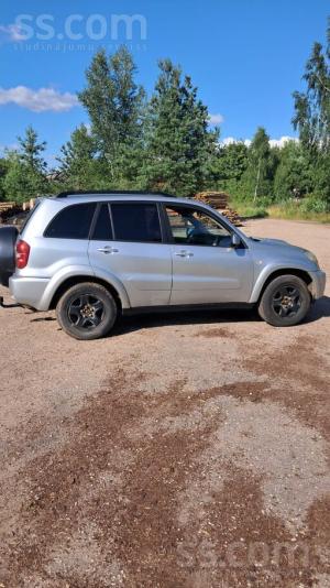 Pelēks Toyota RAV4 2005 Daugavpils, ar dzinēja tilpumu 2.00 L un nobraukumu 244 tūkst. km par 1850 €, foto 17 vietnē AUTOMOTO.COM.LV