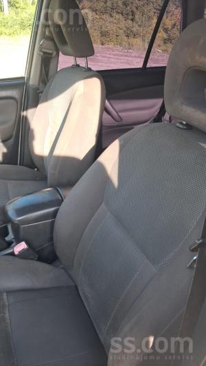 Pelēks Toyota RAV4 2005 Daugavpils, ar dzinēja tilpumu 2.00 L un nobraukumu 244 tūkst. km par 1850 €, foto 18 vietnē AUTOMOTO.COM.LV