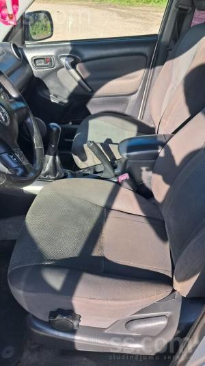 Pelēks Toyota RAV4 2005 Daugavpils, ar dzinēja tilpumu 2.00 L un nobraukumu 244 tūkst. km par 1850 €, foto 20 vietnē AUTOMOTO.COM.LV
