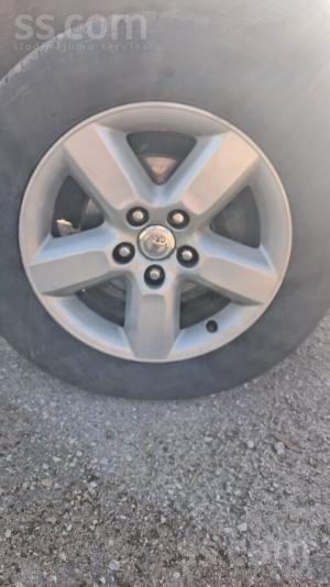 Pelēks Toyota RAV4 2005 Daugavpils, ar dzinēja tilpumu 2.00 L un nobraukumu 244 tūkst. km par 1850 €, foto 22 vietnē AUTOMOTO.COM.LV
