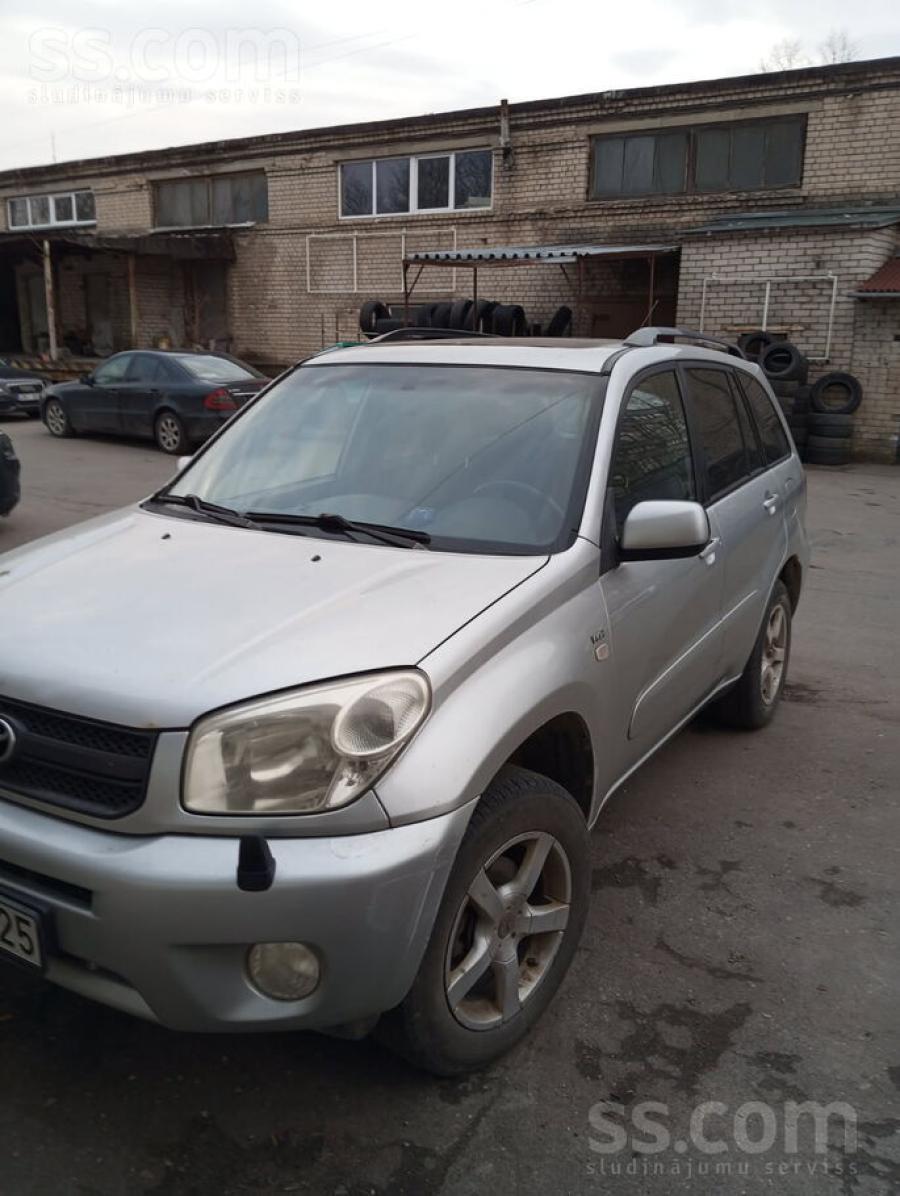 Pelēks Toyota RAV4 2005 Rīga, ar dzinēja tilpumu 2.00 L un nobraukumu 232 tūkst. km par 3000 €, foto 3 vietnē AUTOMOTO.COM.LV