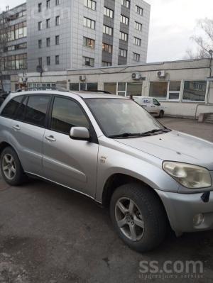 Pelēks Toyota RAV4 2005 Rīga, ar dzinēja tilpumu 2.00 L un nobraukumu 232 tūkst. km par 3000 €, foto 4 vietnē AUTOMOTO.COM.LV