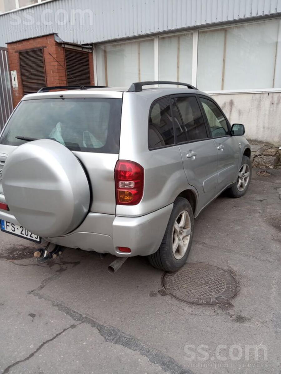 Pelēks Toyota RAV4 2005 Rīga, ar dzinēja tilpumu 2.00 L un nobraukumu 232 tūkst. km par 3000 €, foto 5 vietnē AUTOMOTO.COM.LV