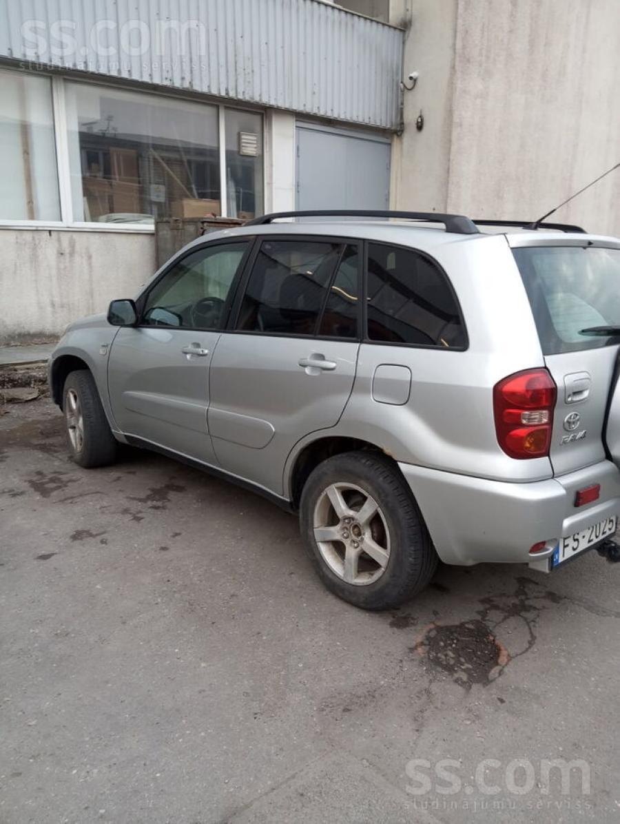 Pelēks Toyota RAV4 2005 Rīga, ar dzinēja tilpumu 2.00 L un nobraukumu 232 tūkst. km par 3000 €, foto 6 vietnē AUTOMOTO.COM.LV