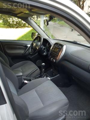 Pelēks Toyota RAV4 2005 Rīga, ar dzinēja tilpumu 2.00 L un nobraukumu 232 tūkst. km par 3000 €, foto 7 vietnē AUTOMOTO.COM.LV