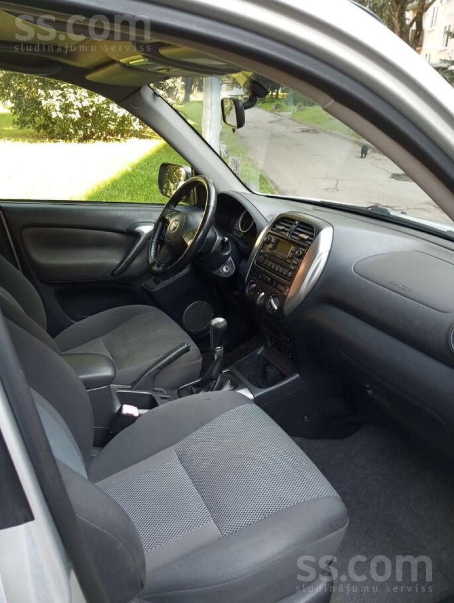 Pelēks Toyota RAV4 2005 Rīga, ar dzinēja tilpumu 2.00 L un nobraukumu 232 tūkst. km par 3000 €, foto 7 vietnē AUTOMOTO.COM.LV