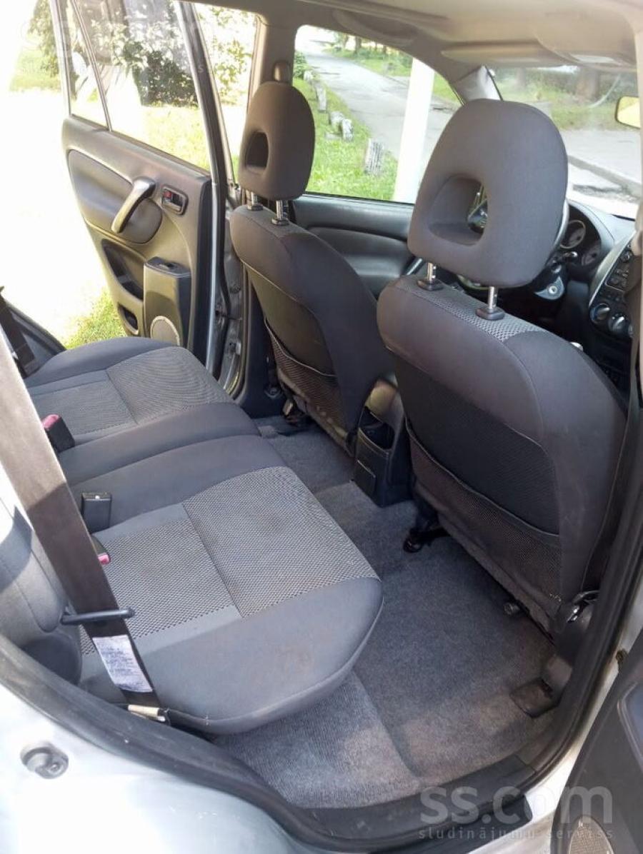 Pelēks Toyota RAV4 2005 Rīga, ar dzinēja tilpumu 2.00 L un nobraukumu 232 tūkst. km par 3000 €, foto 8 vietnē AUTOMOTO.COM.LV
