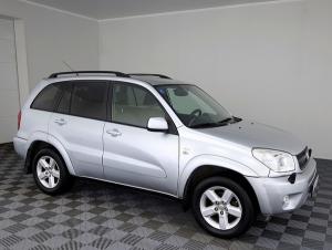 Pelēks Toyota RAV4 2005 Tallina, ar dzinēja tilpumu 2.00 L un nobraukumu 267 tūkst. km par 2299 €, foto  vietnē AUTOMOTO.COM.LV