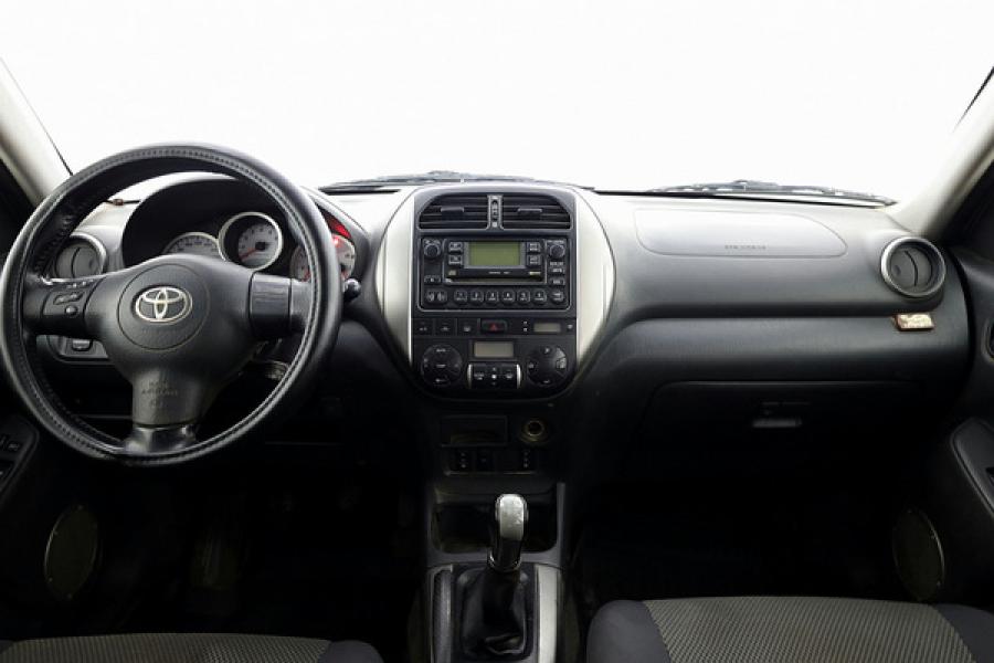 Pelēks Toyota RAV4 2005 Tallina, ar dzinēja tilpumu 2.00 L un nobraukumu 267 tūkst. km par 2299 €, foto 6 vietnē AUTOMOTO.COM.LV