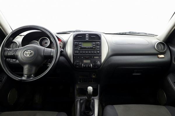 Grey Toyota RAV4 2005 in Tallinn, with an engine capacity of 2.00 L and mileage of 267 thousand km for 2299 €, photo 6 on AUTOMOTO.COM.LV