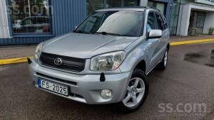 Grey Toyota RAV4 2005 in Riga, with an engine capacity of 2.00 L and mileage of 232 thousand km for 2950 €, photo 3 on AUTOMOTO.COM.LV