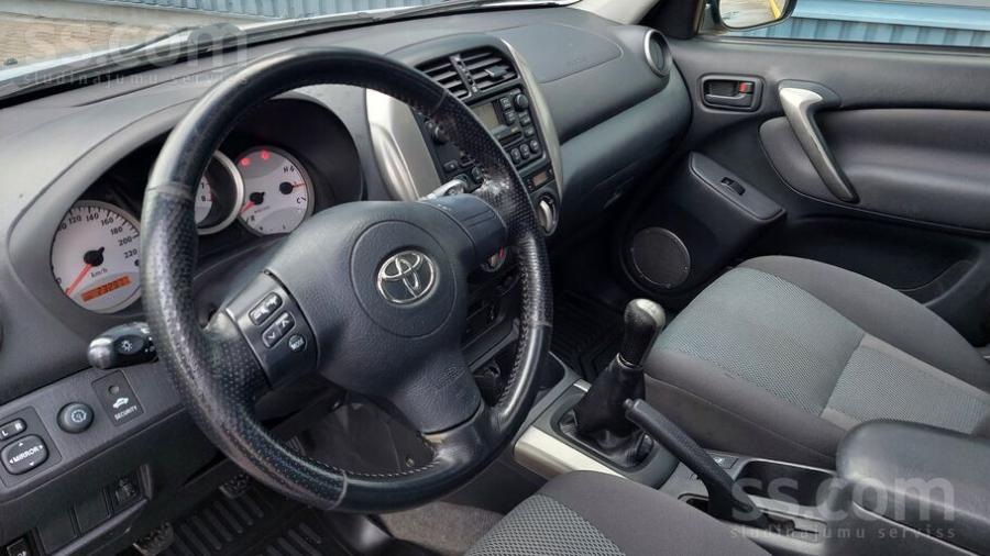 Grey Toyota RAV4 2005 in Riga, with an engine capacity of 2.00 L and mileage of 232 thousand km for 2950 €, photo 4 on AUTOMOTO.COM.LV