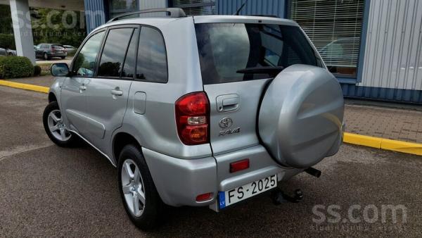 Grey Toyota RAV4 2005 in Riga, with an engine capacity of 2.00 L and mileage of 232 thousand km for 2950 €, photo 7 on AUTOMOTO.COM.LV