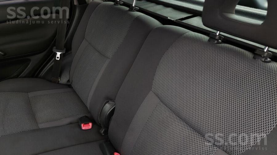 Grey Toyota RAV4 2005 in Riga, with an engine capacity of 2.00 L and mileage of 232 thousand km for 2950 €, photo 8 on AUTOMOTO.COM.LV