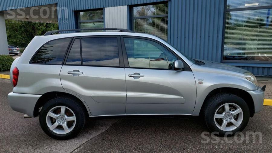Grey Toyota RAV4 2005 in Riga, with an engine capacity of 2.00 L and mileage of 232 thousand km for 2950 €, photo 10 on AUTOMOTO.COM.LV