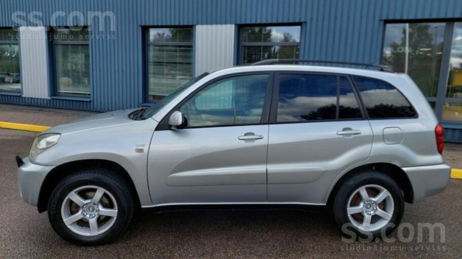 Grey Toyota RAV4 2005 in Riga, with an engine capacity of 2.00 L and mileage of 232 thousand km for 2950 €, photo 11 on AUTOMOTO.COM.LV