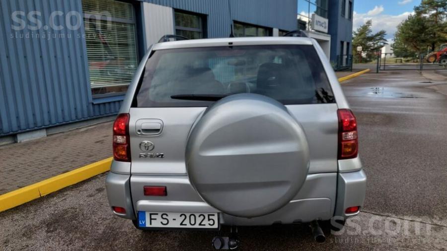 Grey Toyota RAV4 2005 in Riga, with an engine capacity of 2.00 L and mileage of 232 thousand km for 2950 €, photo 15 on AUTOMOTO.COM.LV