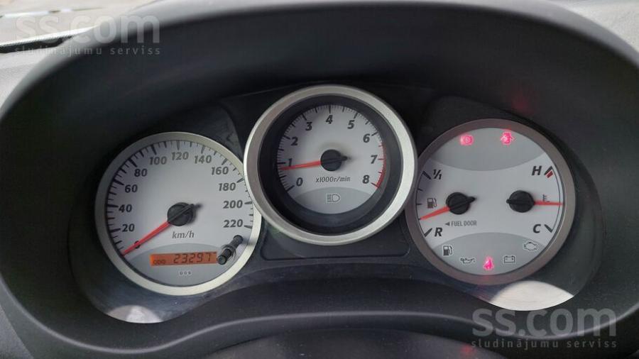 Grey Toyota RAV4 2005 in Riga, with an engine capacity of 2.00 L and mileage of 232 thousand km for 2950 €, photo 17 on AUTOMOTO.COM.LV