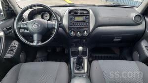 Grey Toyota RAV4 2005 in Riga, with an engine capacity of 2.00 L and mileage of 232 thousand km for 2950 €, photo 24 on AUTOMOTO.COM.LV