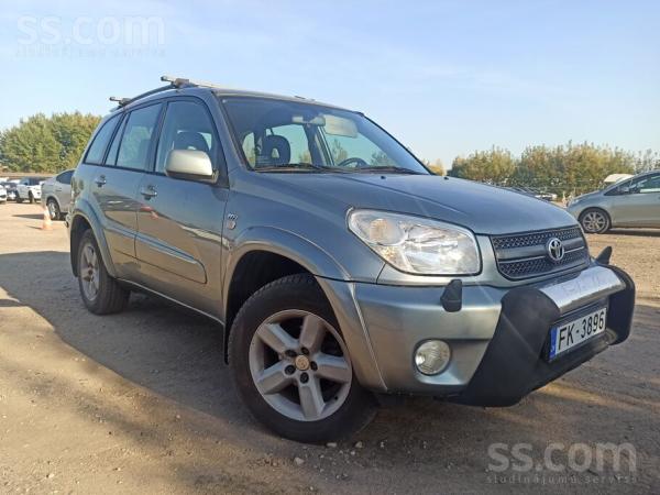 Grey Toyota RAV4 2005 in Daugavpils, with an engine capacity of 2.00 L and mileage of 0 thousand km for 3450 €, photo 3 on AUTOMOTO.COM.LV
