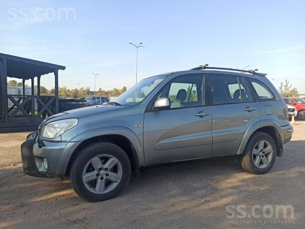 Grey Toyota RAV4 2005 in Daugavpils, with an engine capacity of 2.00 L and mileage of 0 thousand km for 3450 €, photo 5 on AUTOMOTO.COM.LV