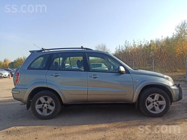 Grey Toyota RAV4 2005 in Daugavpils, with an engine capacity of 2.00 L and mileage of 0 thousand km for 3450 €, photo 6 on AUTOMOTO.COM.LV