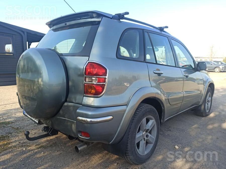 Grey Toyota RAV4 2005 in Daugavpils, with an engine capacity of 2.00 L and mileage of 0 thousand km for 3450 €, photo 8 on AUTOMOTO.COM.LV