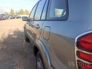 Grey Toyota RAV4 2005 in Daugavpils, with an engine capacity of 2.00 L and mileage of 0 thousand km for 3450 €, photo 12 on AUTOMOTO.COM.LV