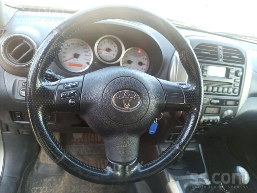 Grey Toyota RAV4 2005 in Daugavpils, with an engine capacity of 2.00 L and mileage of 0 thousand km for 3450 €, photo 15 on AUTOMOTO.COM.LV