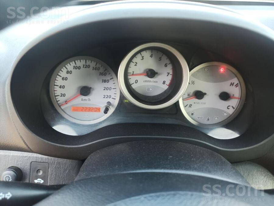 Grey Toyota RAV4 2005 in Daugavpils, with an engine capacity of 2.00 L and mileage of 0 thousand km for 3450 €, photo 16 on AUTOMOTO.COM.LV