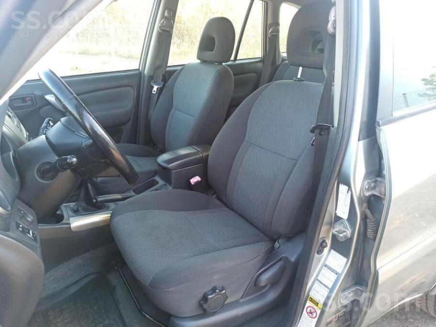 Grey Toyota RAV4 2005 in Daugavpils, with an engine capacity of 2.00 L and mileage of 0 thousand km for 3450 €, photo 17 on AUTOMOTO.COM.LV