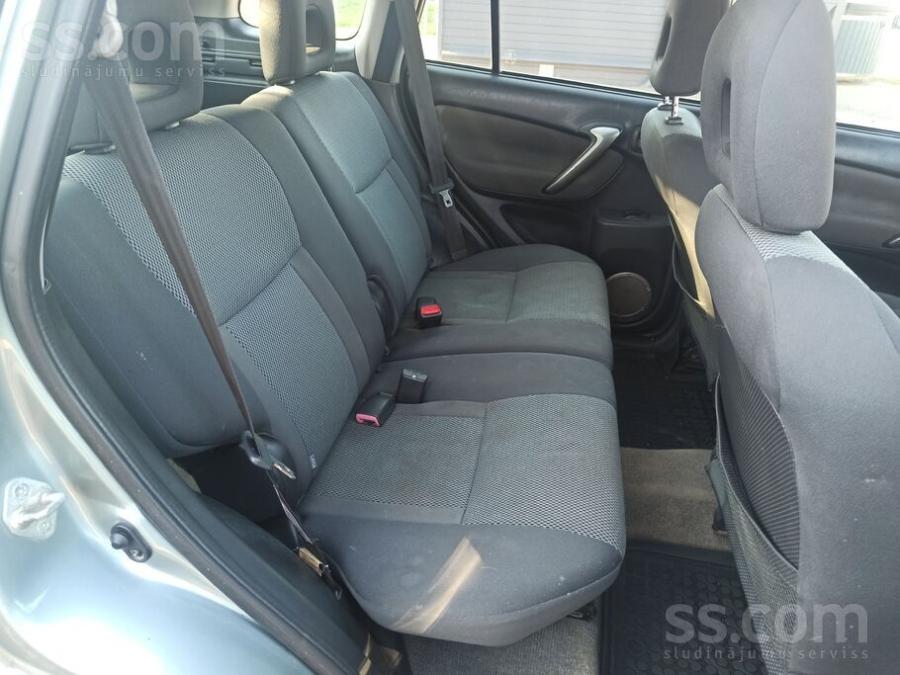 Grey Toyota RAV4 2005 in Daugavpils, with an engine capacity of 2.00 L and mileage of 0 thousand km for 3450 €, photo 19 on AUTOMOTO.COM.LV