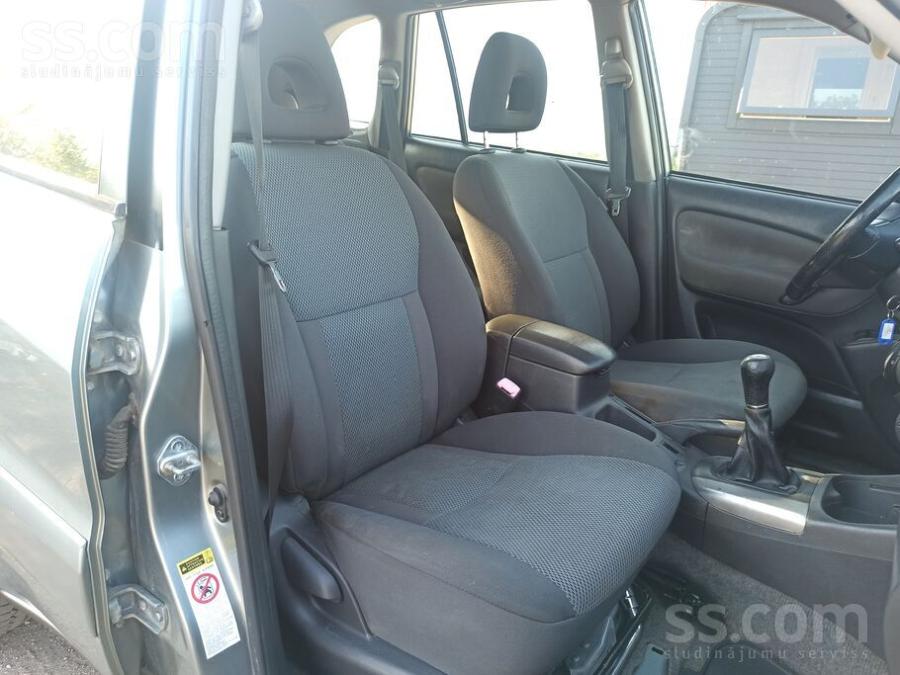 Grey Toyota RAV4 2005 in Daugavpils, with an engine capacity of 2.00 L and mileage of 0 thousand km for 3450 €, photo 20 on AUTOMOTO.COM.LV