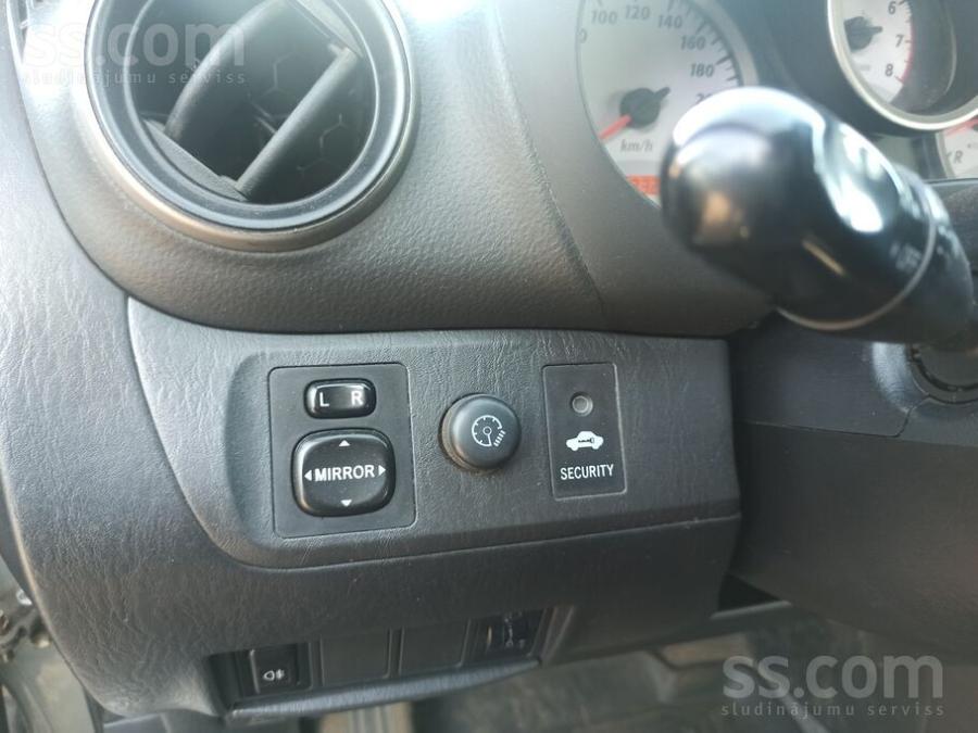 Grey Toyota RAV4 2005 in Daugavpils, with an engine capacity of 2.00 L and mileage of 0 thousand km for 3450 €, photo 23 on AUTOMOTO.COM.LV