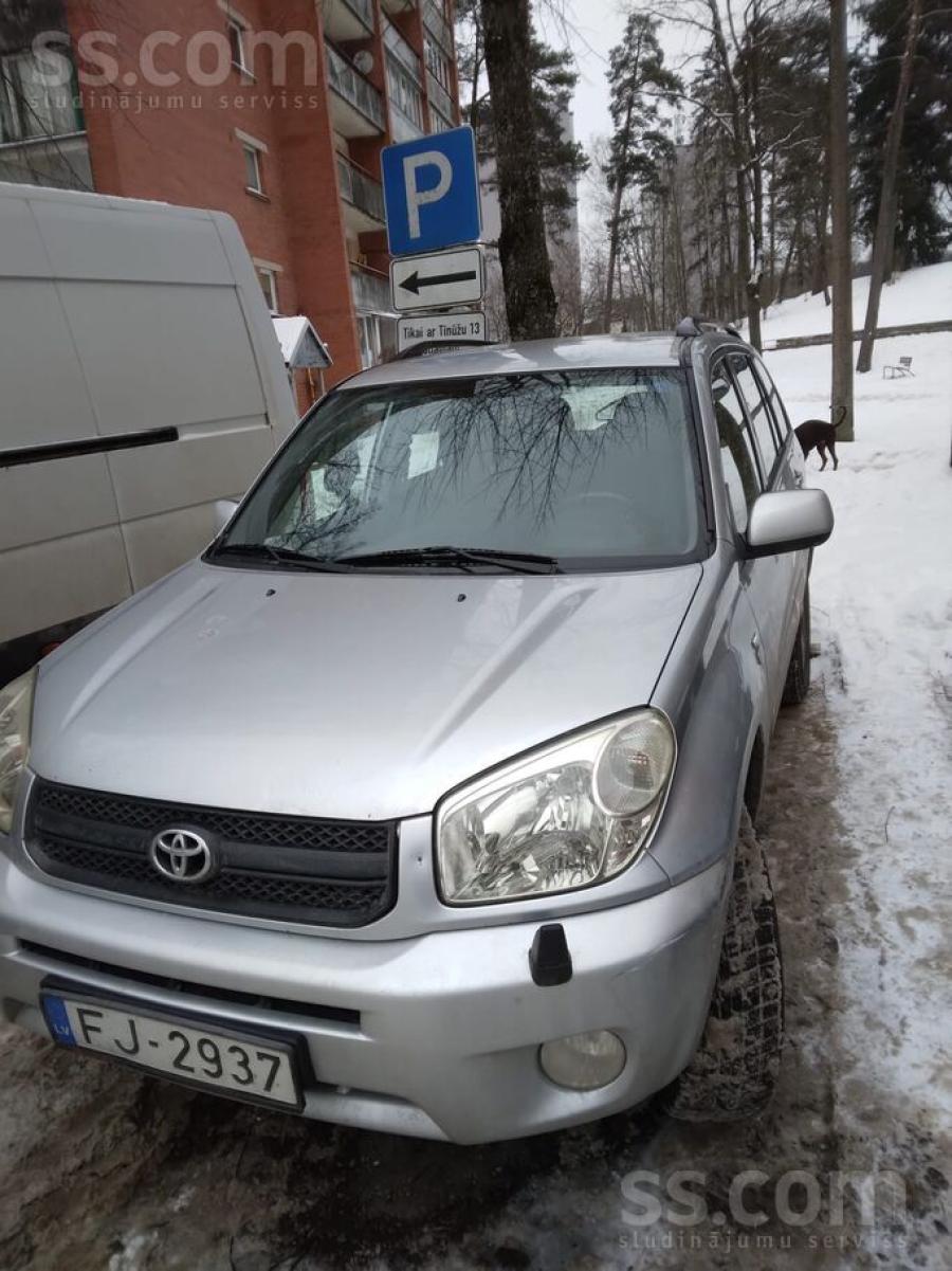Grey Toyota RAV4 2005 in Ogre, with an engine capacity of 1.80 L and mileage of 214 thousand km for 2900 €, photo 3 on AUTOMOTO.COM.LV