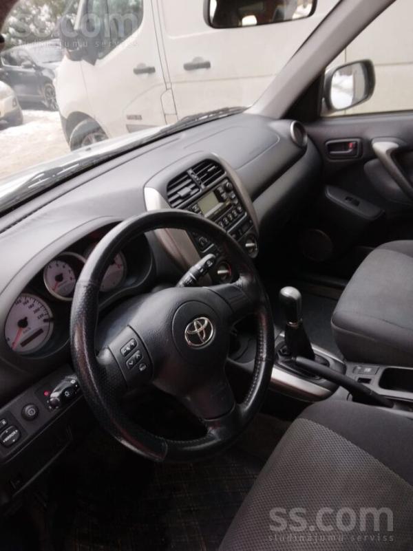 Toyota RAV4 2005 Ogre vietnÄ PelÄks Toyota RAV4 2005 Ogre, ar dzinÄja tilpumu 1.80 L un nobraukumu 214 tÅ«kst. km par 2900 ā¬, foto 4 vietnÄ AUTOMOTO.COM.LV
