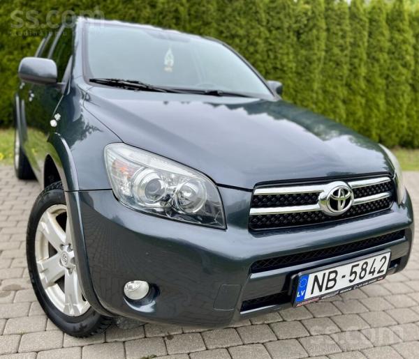 Grey Toyota RAV4 2006 in Riga, with an engine capacity of 2.20 L and mileage of 0 thousand km for 3150 €, photo 1 on AUTOMOTO.COM.LV