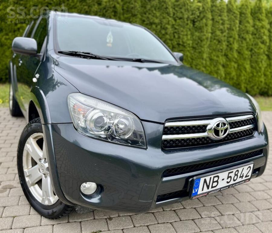 Pelēks Toyota RAV4 2006 Rīga, ar dzinēja tilpumu 2.20 L un nobraukumu 0 tūkst. km par 3150 €, foto 1 vietnē AUTOMOTO.COM.LV