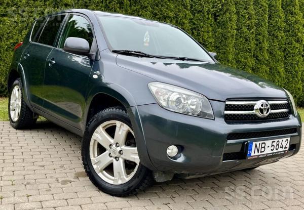 Grey Toyota RAV4 2006 in Riga, with an engine capacity of 2.20 L and mileage of 0 thousand km for 3150 €, photo 3 on AUTOMOTO.COM.LV