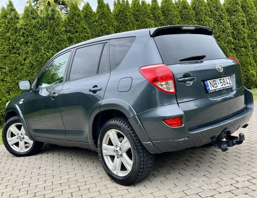 Pelēks Toyota RAV4 2006 Rīga, ar dzinēja tilpumu 2.20 L un nobraukumu 0 tūkst. km par 3150 €, foto 9 vietnē AUTOMOTO.COM.LV